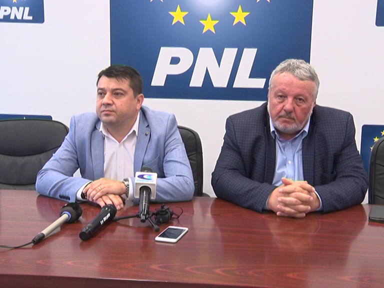 Conferință fără substanță la PNL. Consilierii județeni, salvați de ...